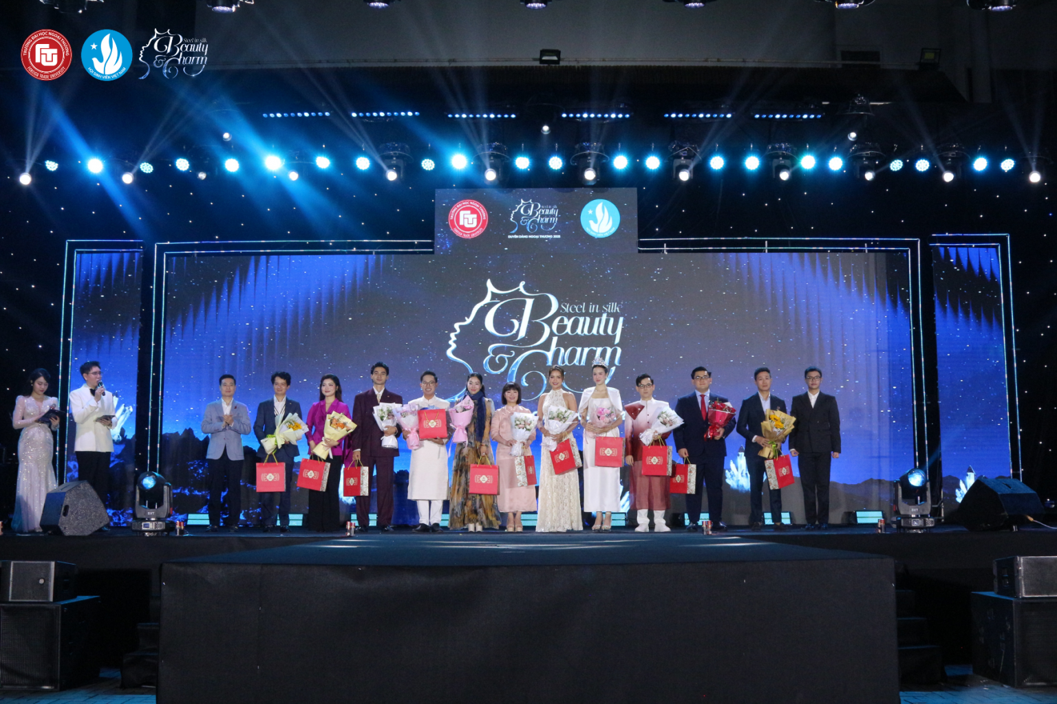 Phan Trâm Anh đăng quang Hoa khôi Duyên dáng Ngoại thương 2025 | ANA-MODE